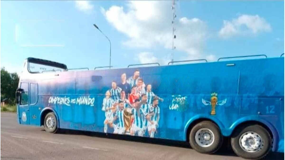 El micro de la Selección Argentina llegó a Santiago del Estero