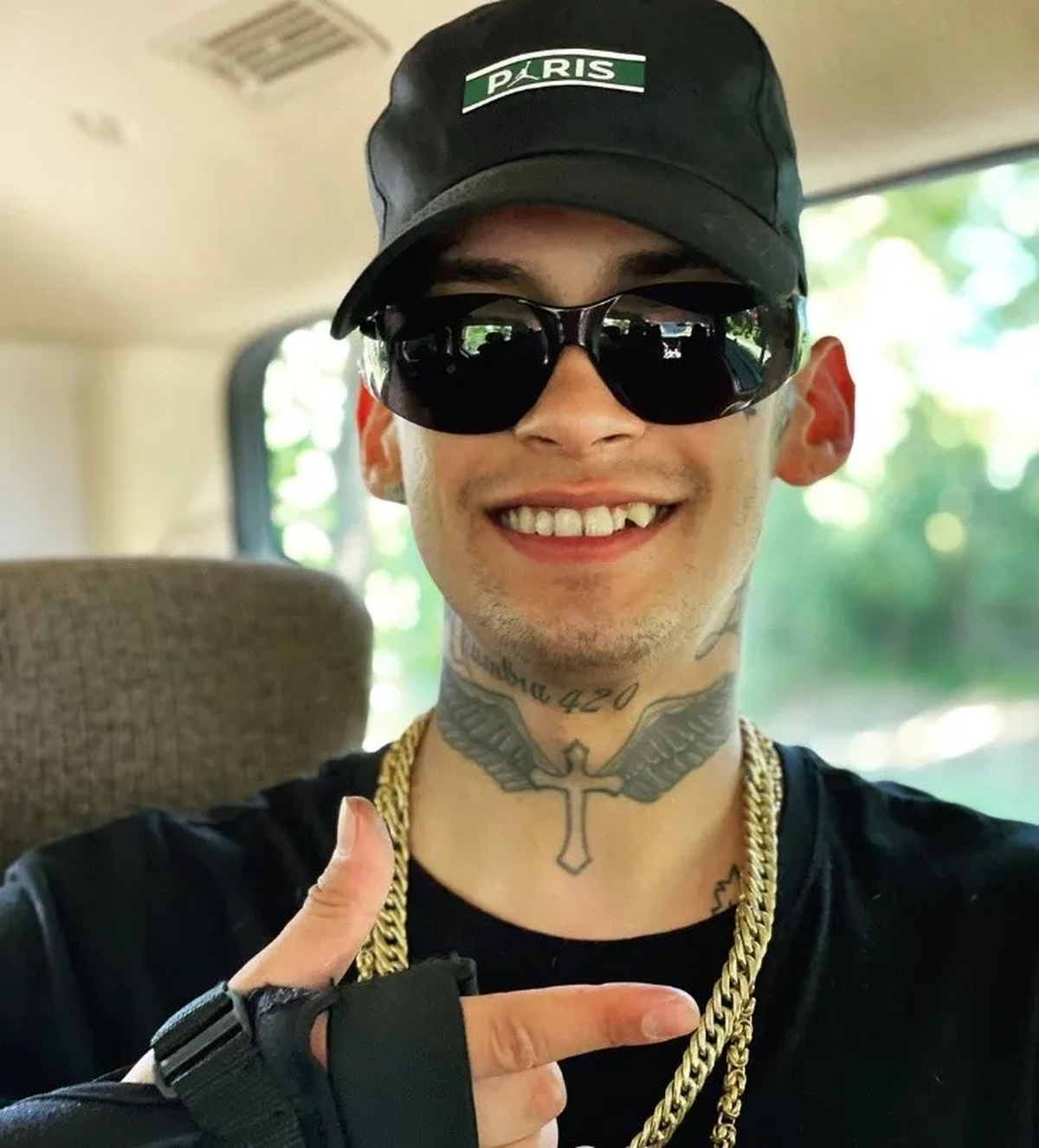 L-Gante repartió plata entre sus fanáticos