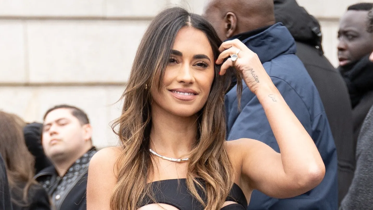 Antonela Roccuzzo deslumbró con un mini vestido