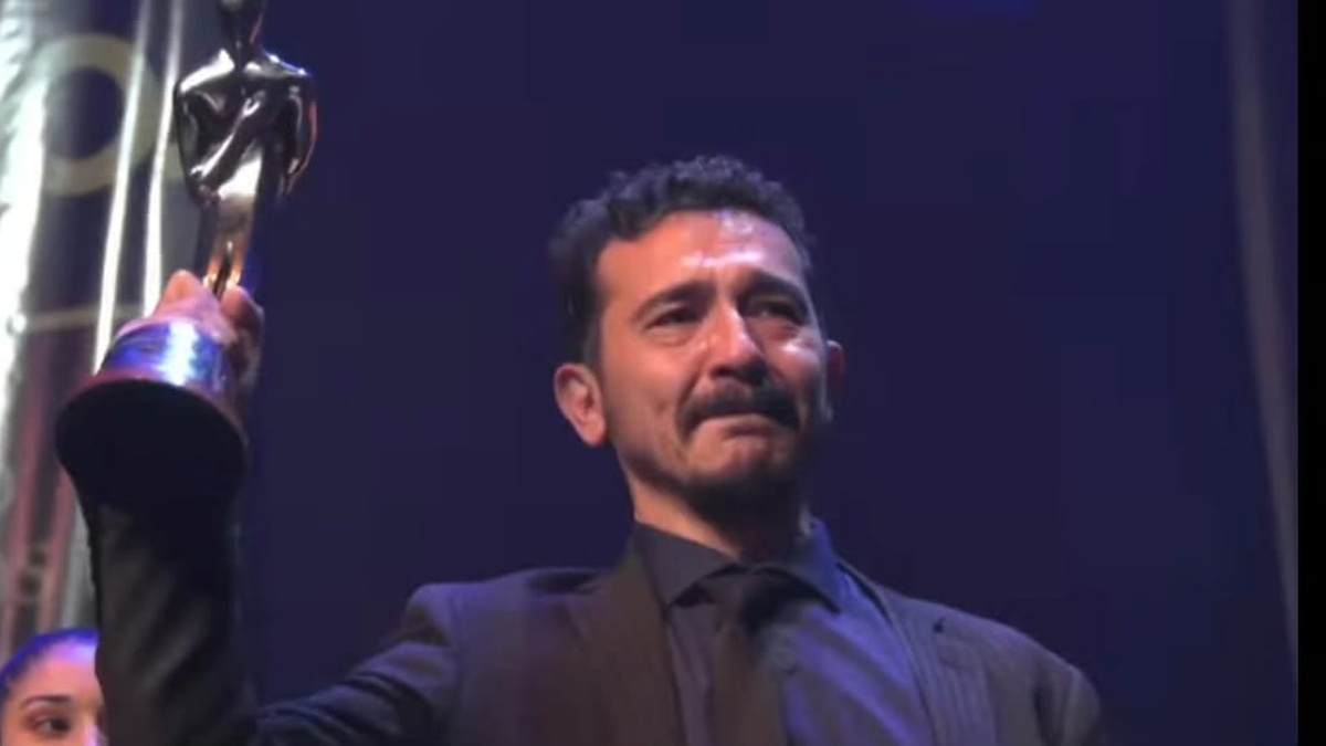 El actor tucumano José Quiroga se lleva el Premio Carlos como Mejor Actor