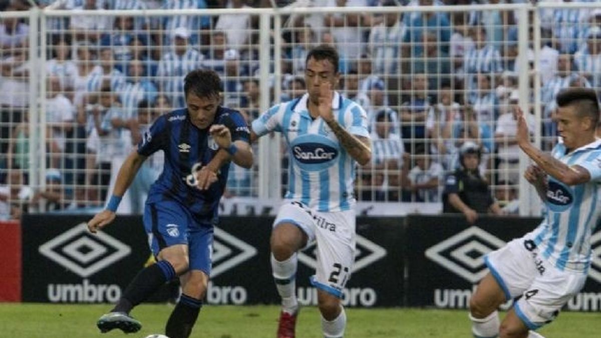 El debut Decano se posterga tres horas