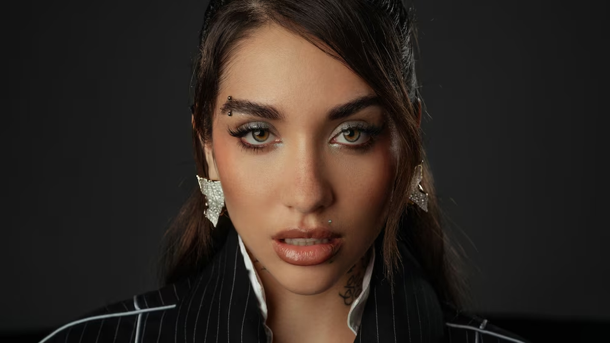 María Becerra lanzó 7 vidas, cortina musical de En El Barro