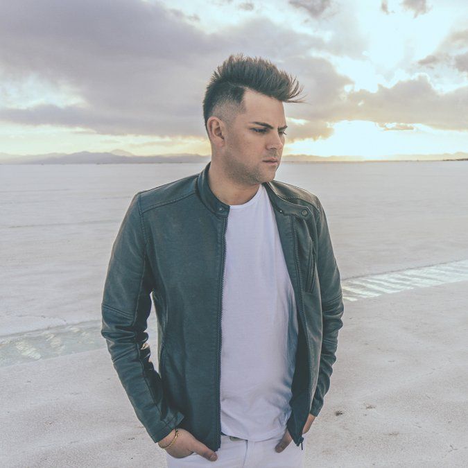 David Lozano presenta su disco de cumbia de los 90