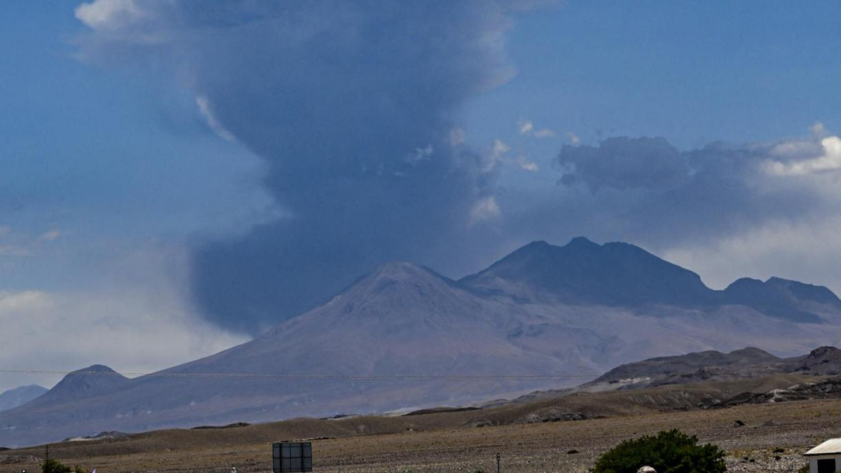 Chile: el volcán Láscar registró un aumento de su actividad