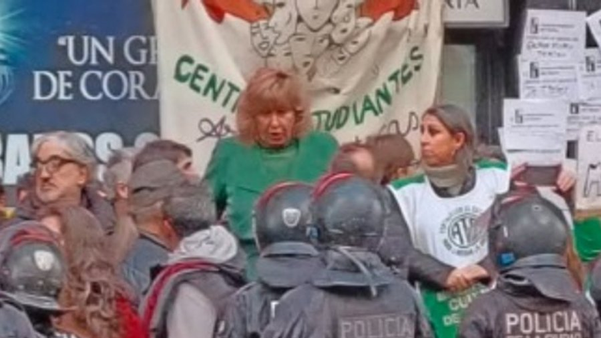 Actores fueron reprimidos durante una protesta pacífica en defensa del ...