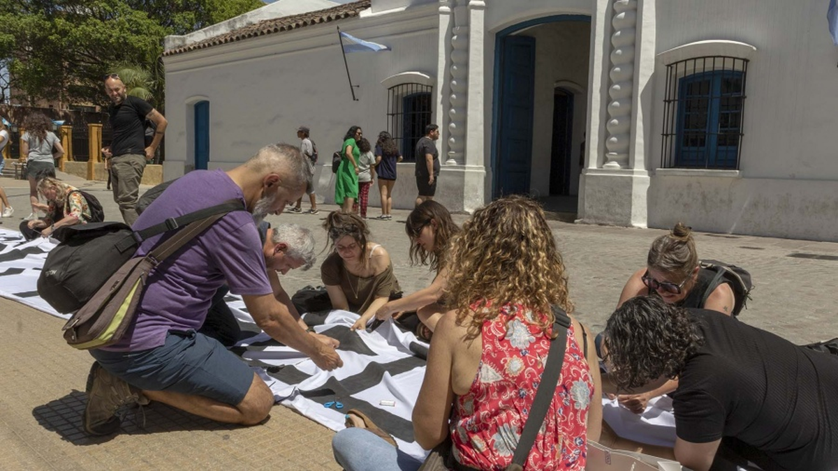 Casa Histórica: restauraron la bandera vandalizada Casa Histórica: restauraron la bandera vandalizada