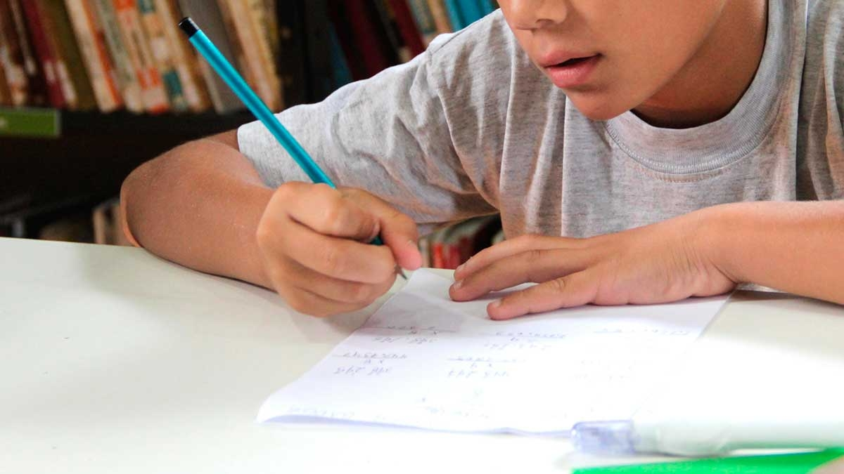 ¿es Recomendable Ayudar A Los Chicos Con La Tarea