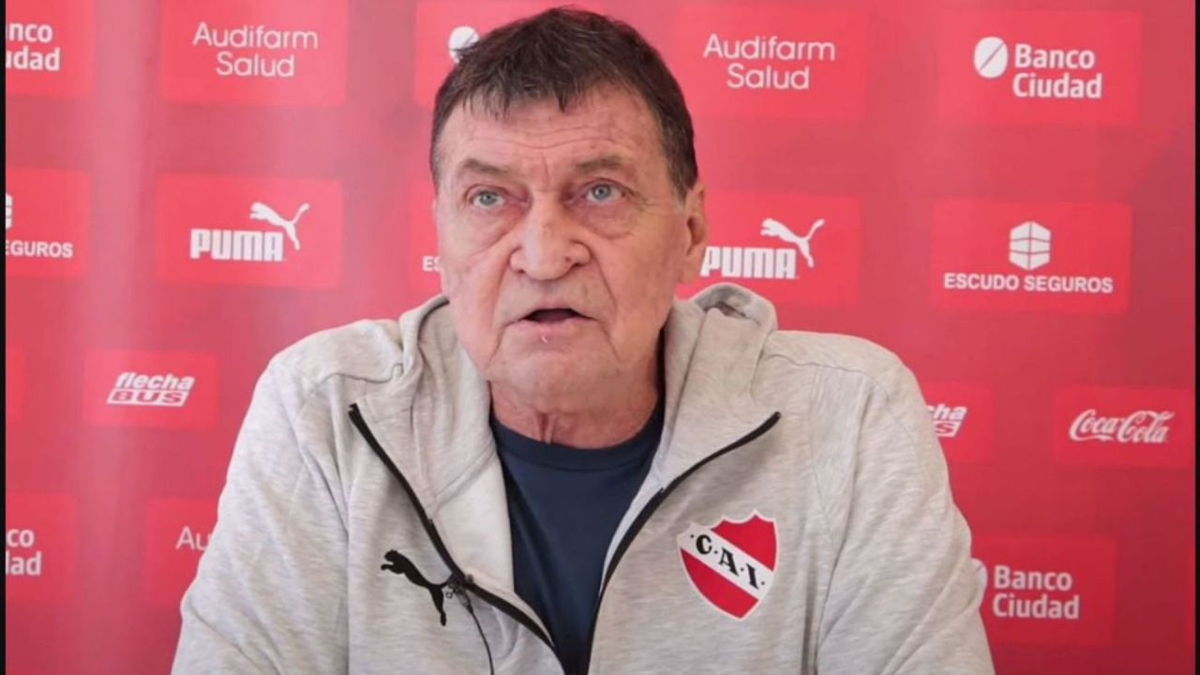 Julio César Falcioni vuelve a ser DT de Independiente