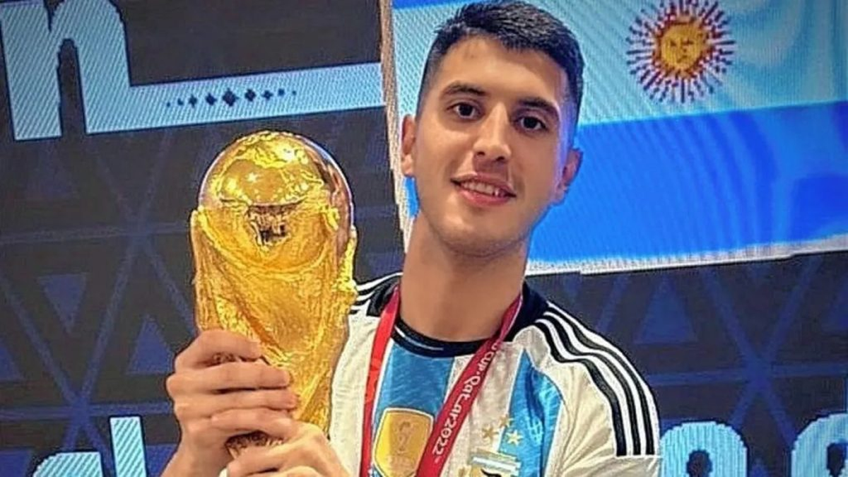 La expareja de Ezequiel Palacios habló de las medallas y la camiseta