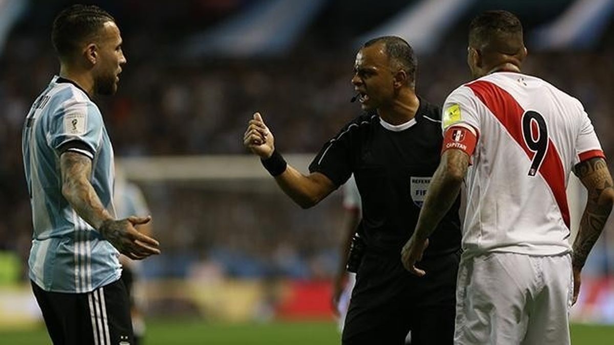 Terna brasileña para River-Lanús en la Copa Libertadores