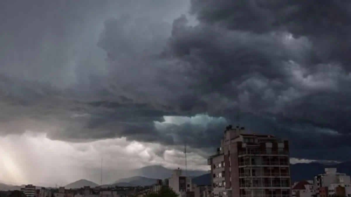 ¿Llega la Tormenta de Santa Rosa a Tucumán?