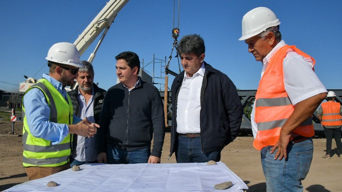 Puente ferroviario sobre el Río Salí: Esta marchando en un 100% bien