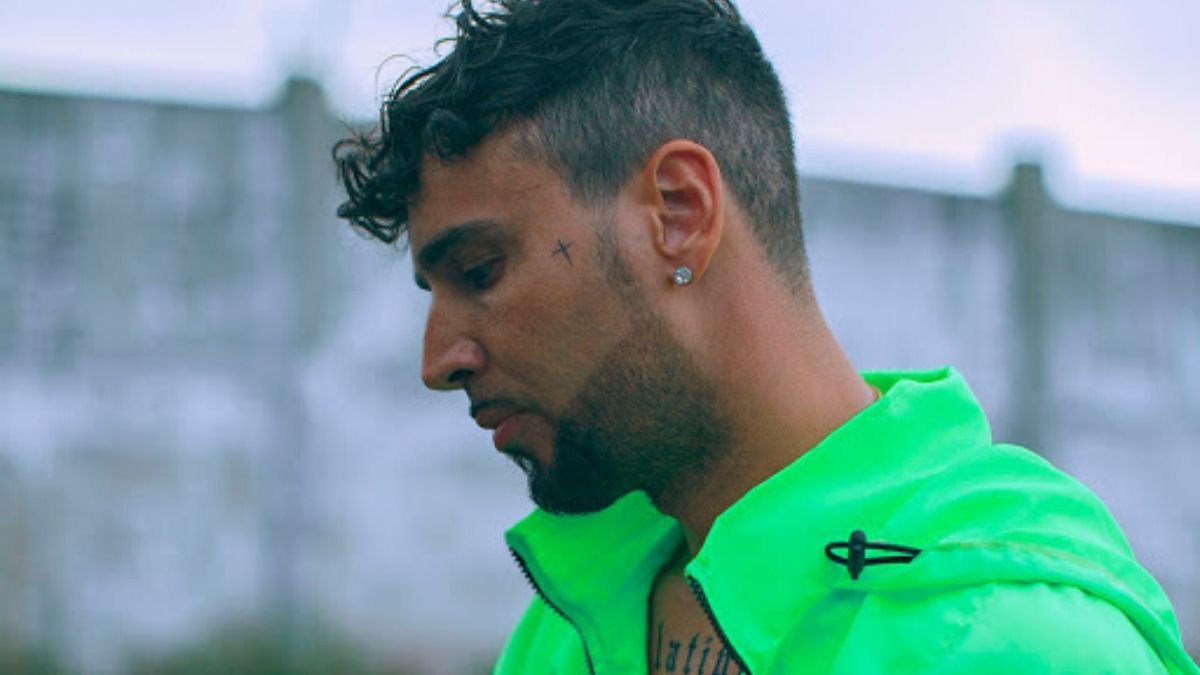 Dante Spinetta, en medio entre Flor Vigna y Nico Occhiato Dante Spinetta, en medio entre Flor Vigna y Nico Occhiato