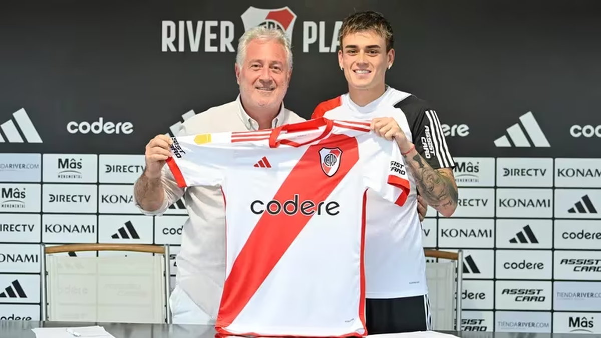 River Plate presentó oficialmente a su primer refuerzo River Plate presentó oficialmente a su primer refuerzo