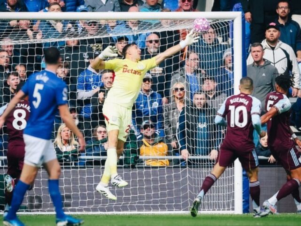 El Dibu Martinez volvió al arco del Aston Villa y fue figura