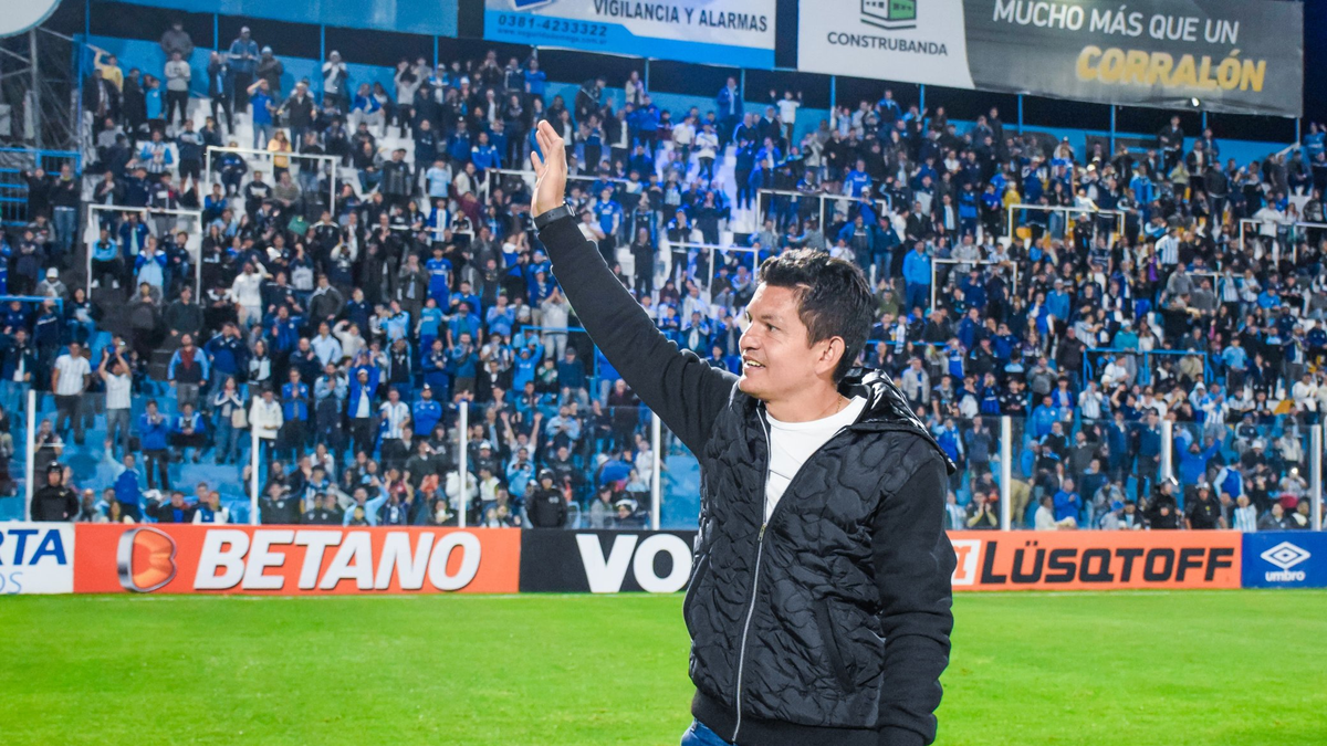 El Pulga Rodríguez visitó el Monumental para un homenaje